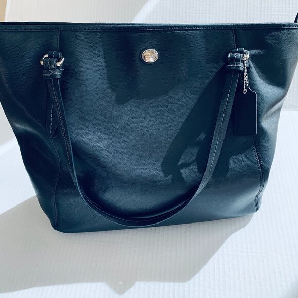 coahch | Bags | Coach Peyton Leather Zip Top Tote Purse Bag Sachel ...